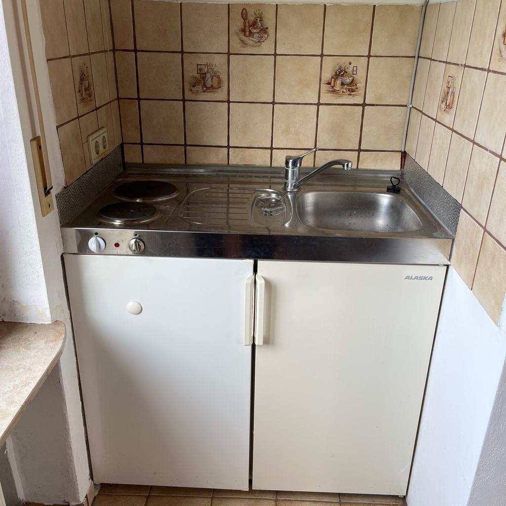 Stilvolle Singleküche Zu Verschenken Bild