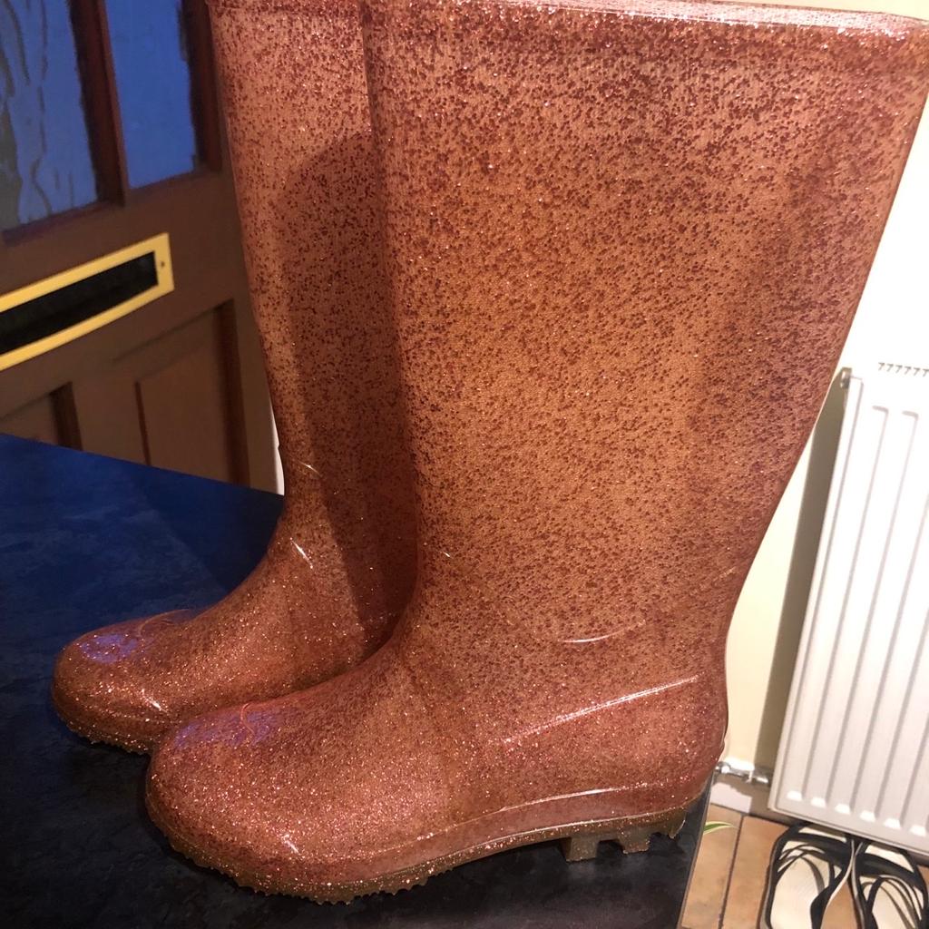 Girls wellies size 2 in S26 Rotherham für 5,00 £ zum Verkauf | Shpock DE