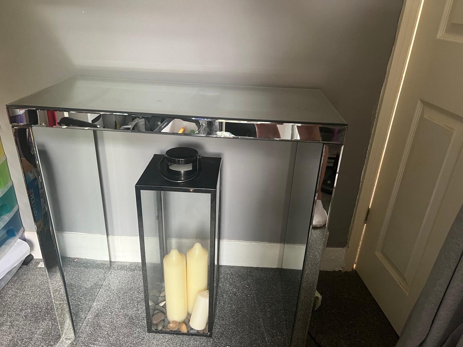 Mirrored console / dressing table in S35 Sheffield für £ 30,00 zum ...