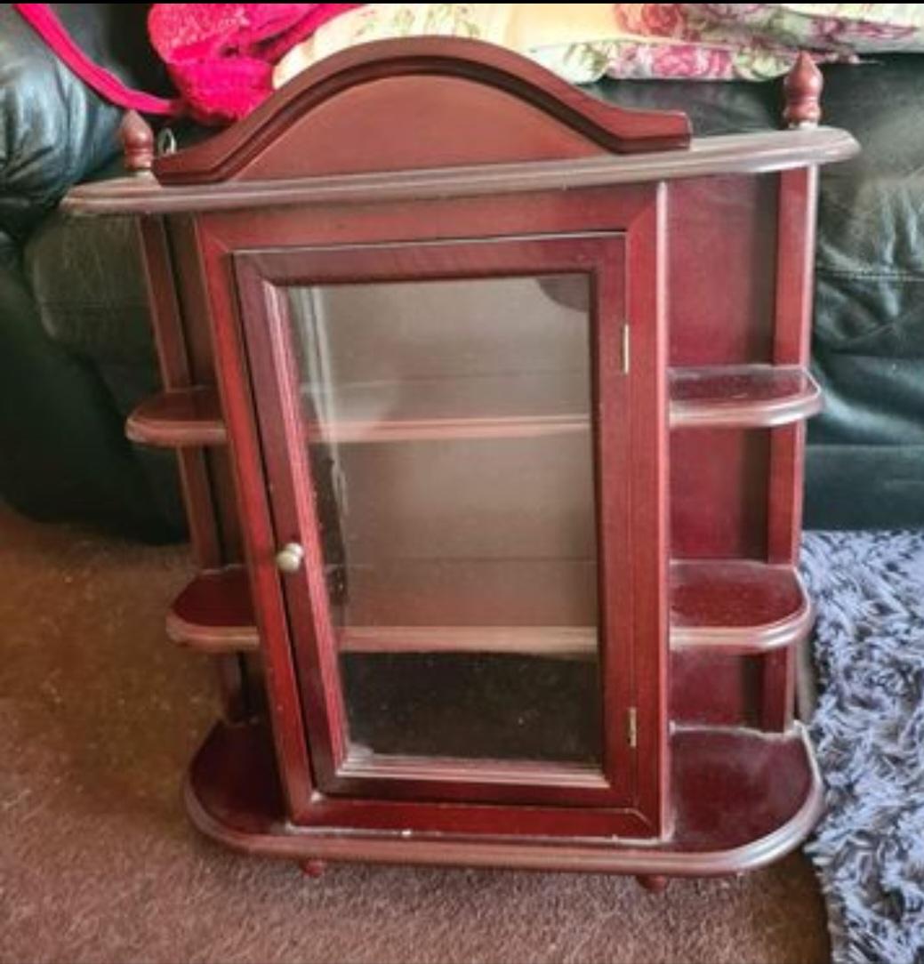 small wall glass display cabinet in WS4 Walsall für 8,00 £ zum Verkauf ...