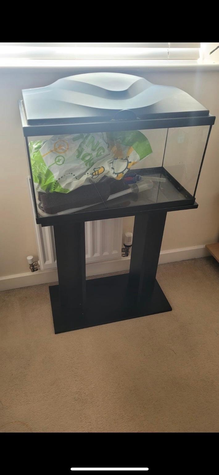 Black fish tank with stand in L24 Liverpool für 80,00 £ zum Verkauf ...