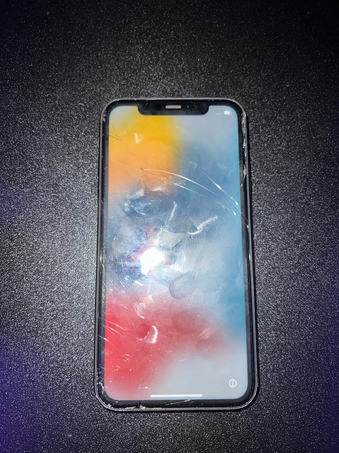 iPhone 11 64 GB / Needs screen replacement in TW13 Hounslow for £125.00 ...