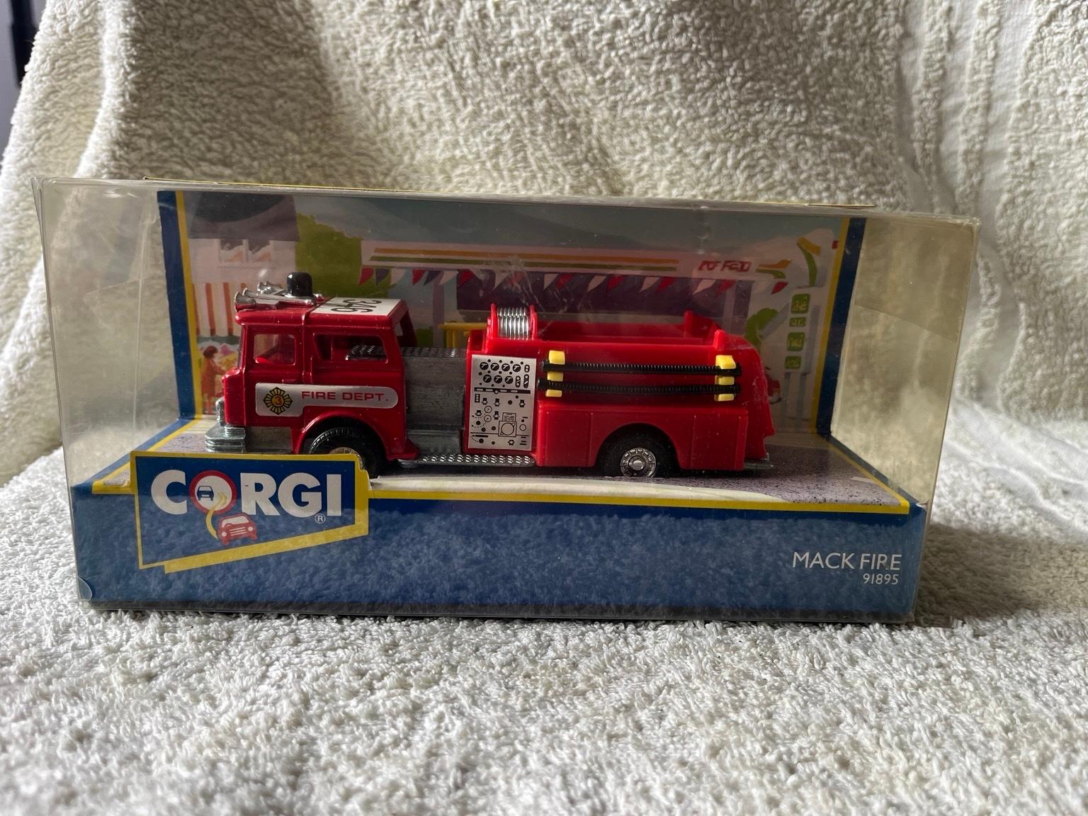Corgi 91895 Mack Fire Truck Engine in Blaby für 19,00 £ zum Verkauf ...