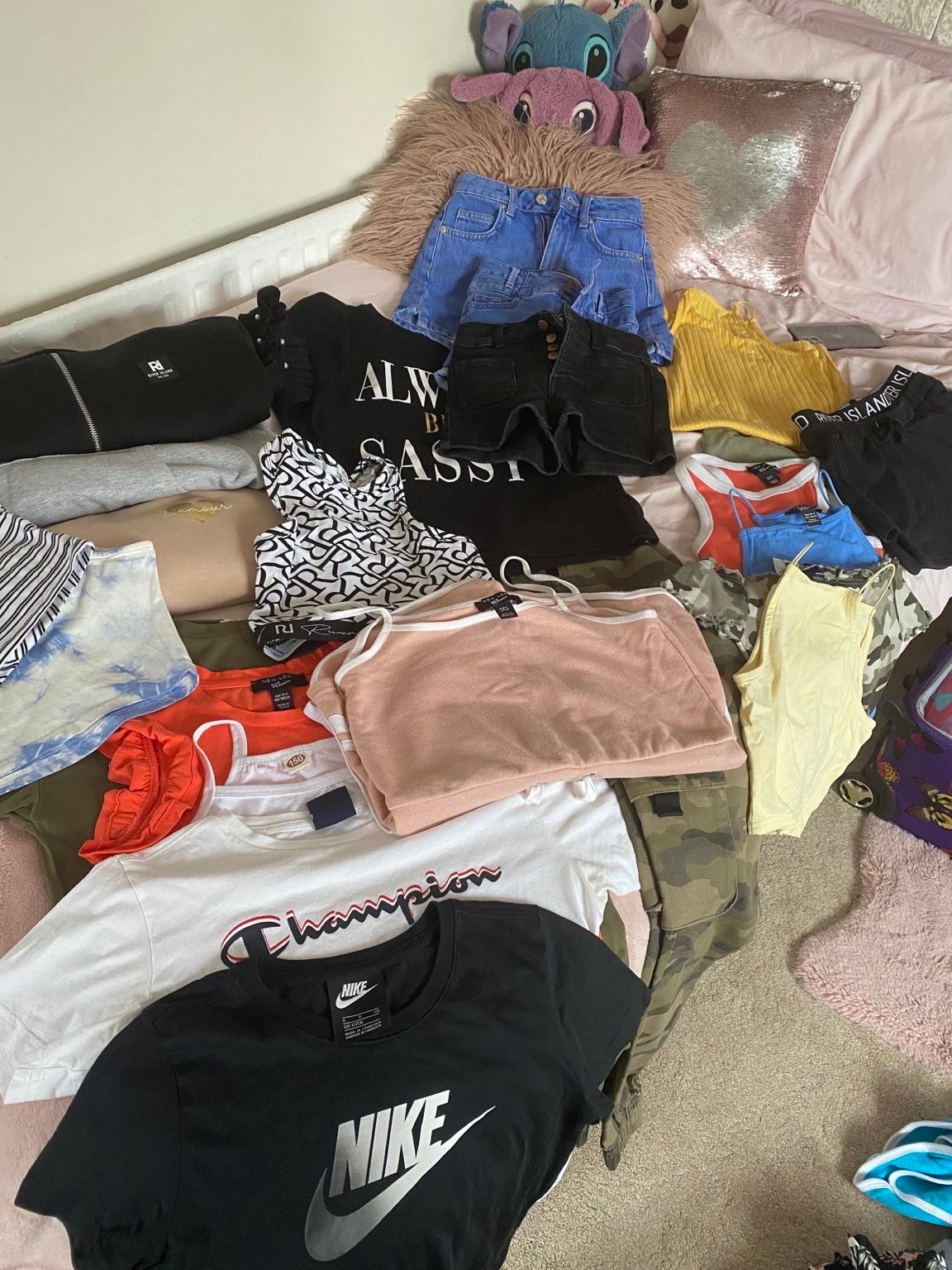 Girls clothes bundle in WV14 Dudley für 35,00 £ zum Verkauf | Shpock DE