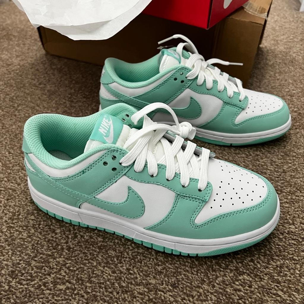 Nike dunk green glow size 5 in HP2 Dacorum for £165.00 for sale | Shpock