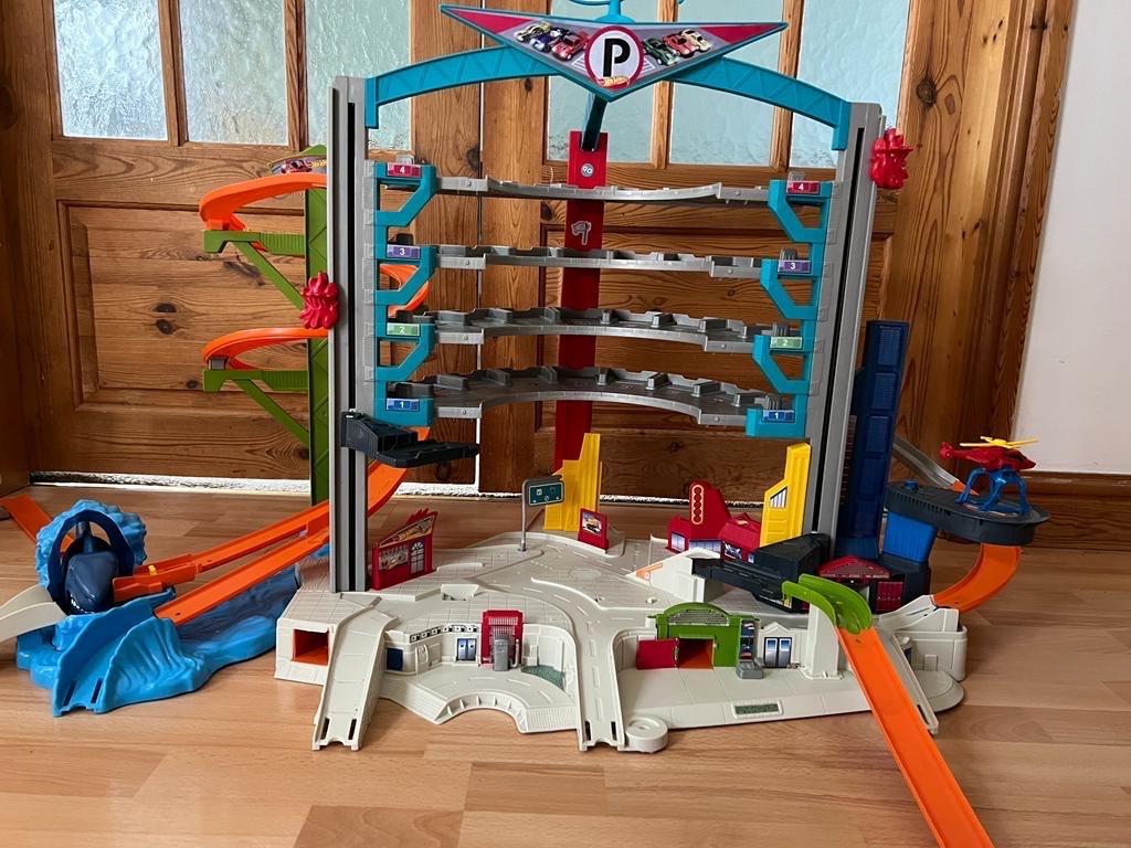 Hot wheels ultimate shark garage in B62 Dudley for £15.00 for sale | Shpock