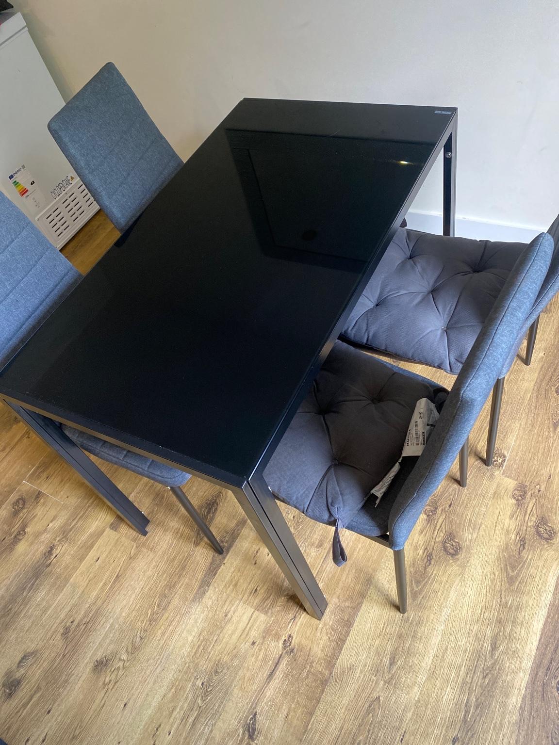 Table & chairs in N4 Islington für 150,00 £ zum Verkauf | Shpock DE