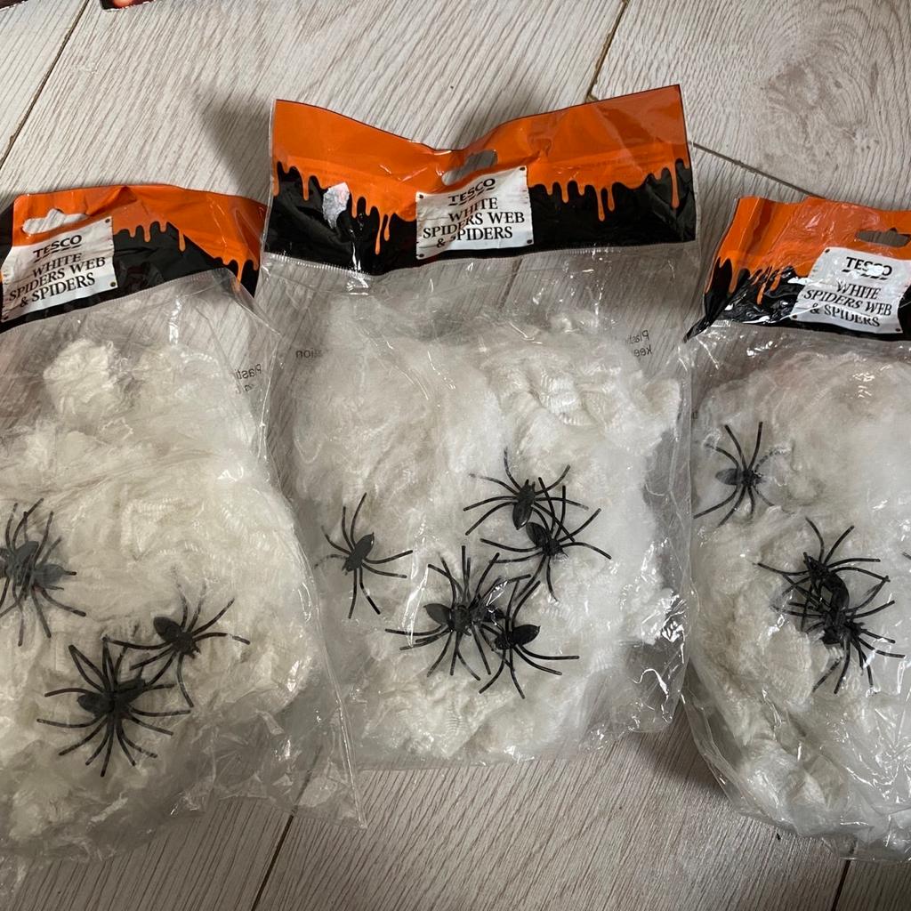 White spider web & spiders in B71 Sandwell für 1,00 £ zum Verkauf ...