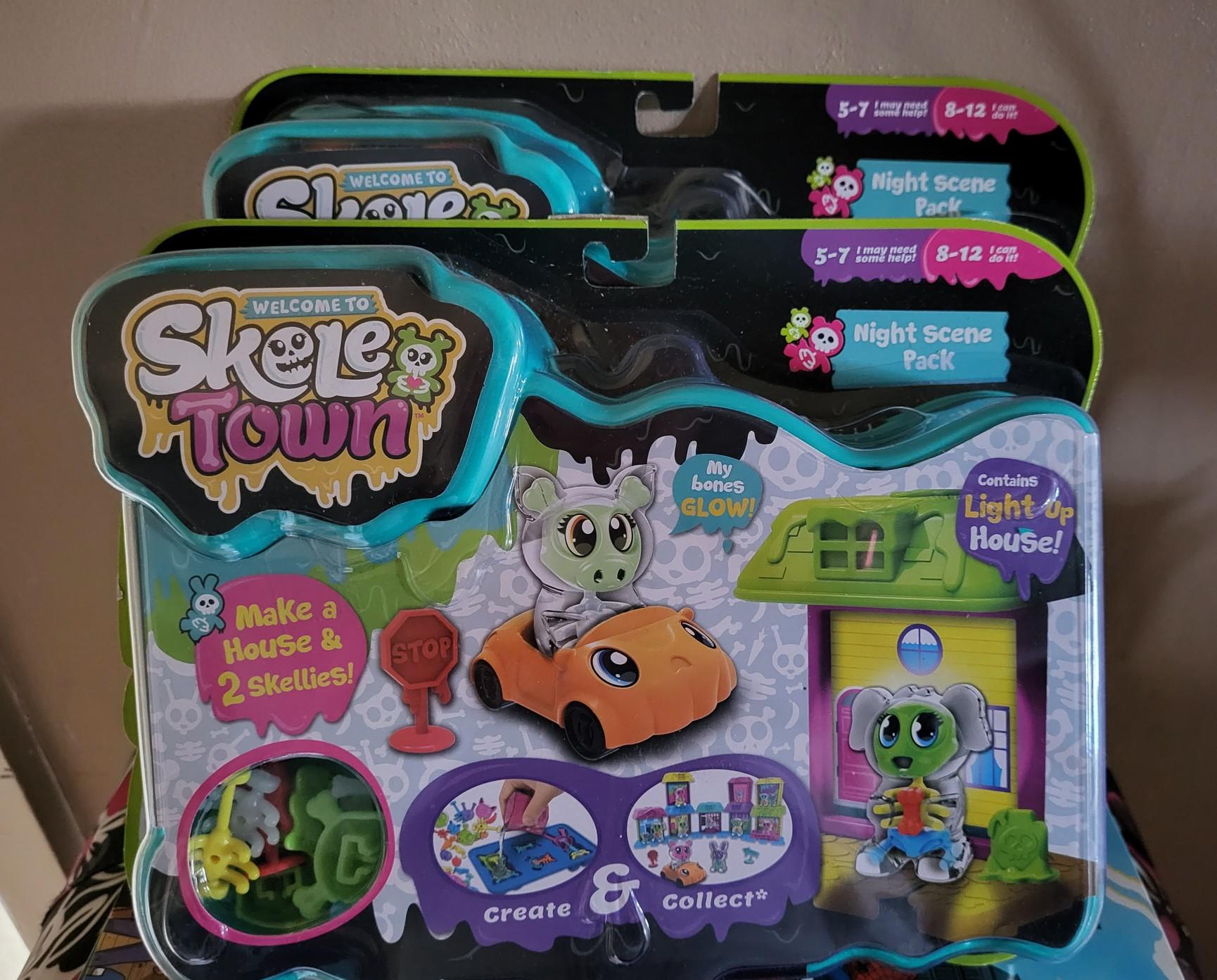 new Skeletown Night Scene Pack in M13 Manchester für £ 2,50 zum Verkauf ...