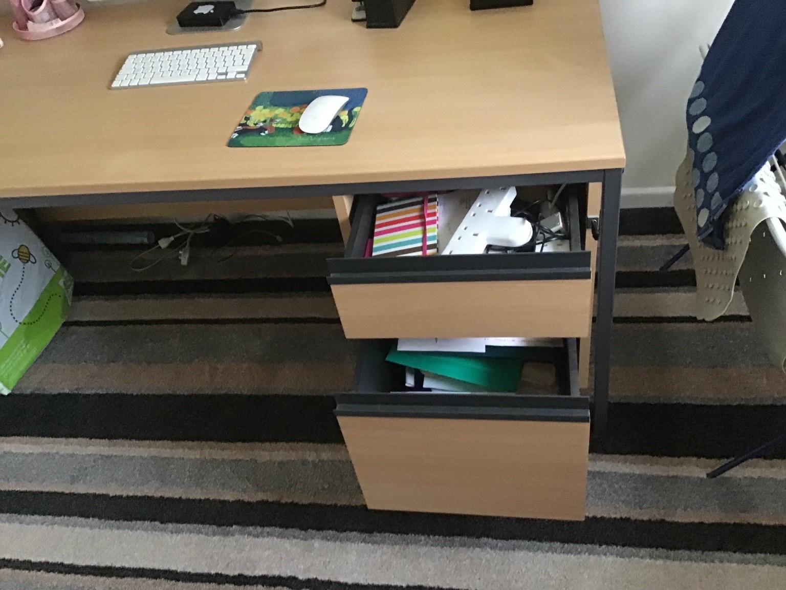 Office desk and draw unit in B68 Sandwell für 50,00 £ zum Verkauf ...