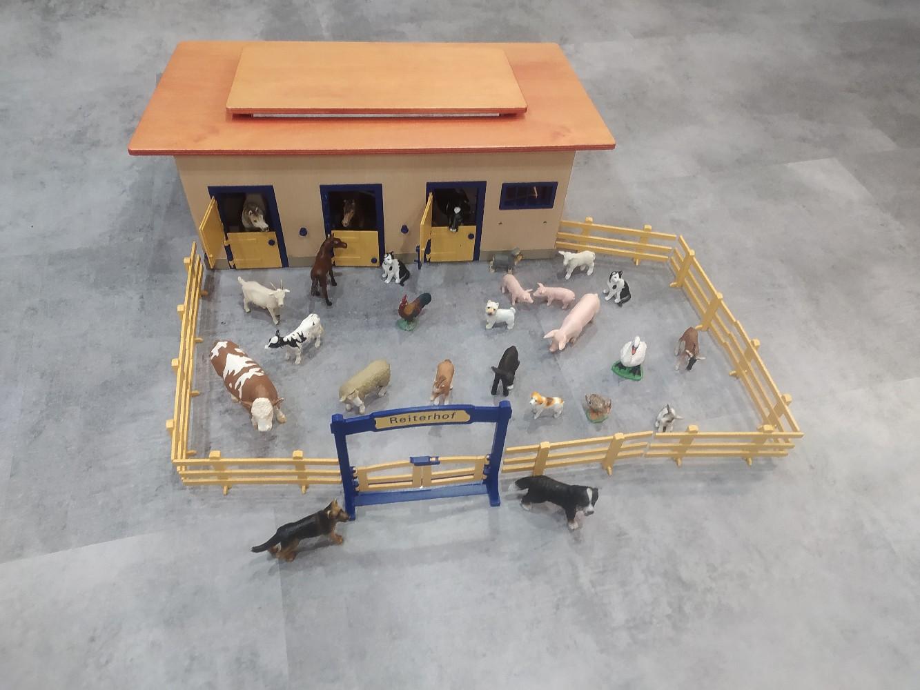 Schleich Reiterhof mit Stall Zaun 26 Tiere in 68647 Biblis für 69,00 ...