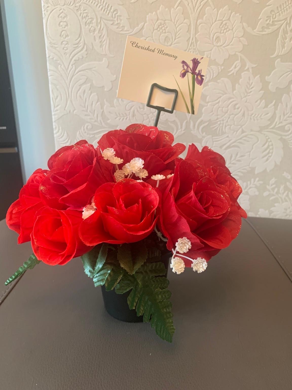 Grave pot artificial flowers in WV14 Dudley für 7,00 £ zum Verkauf | Shpock DE