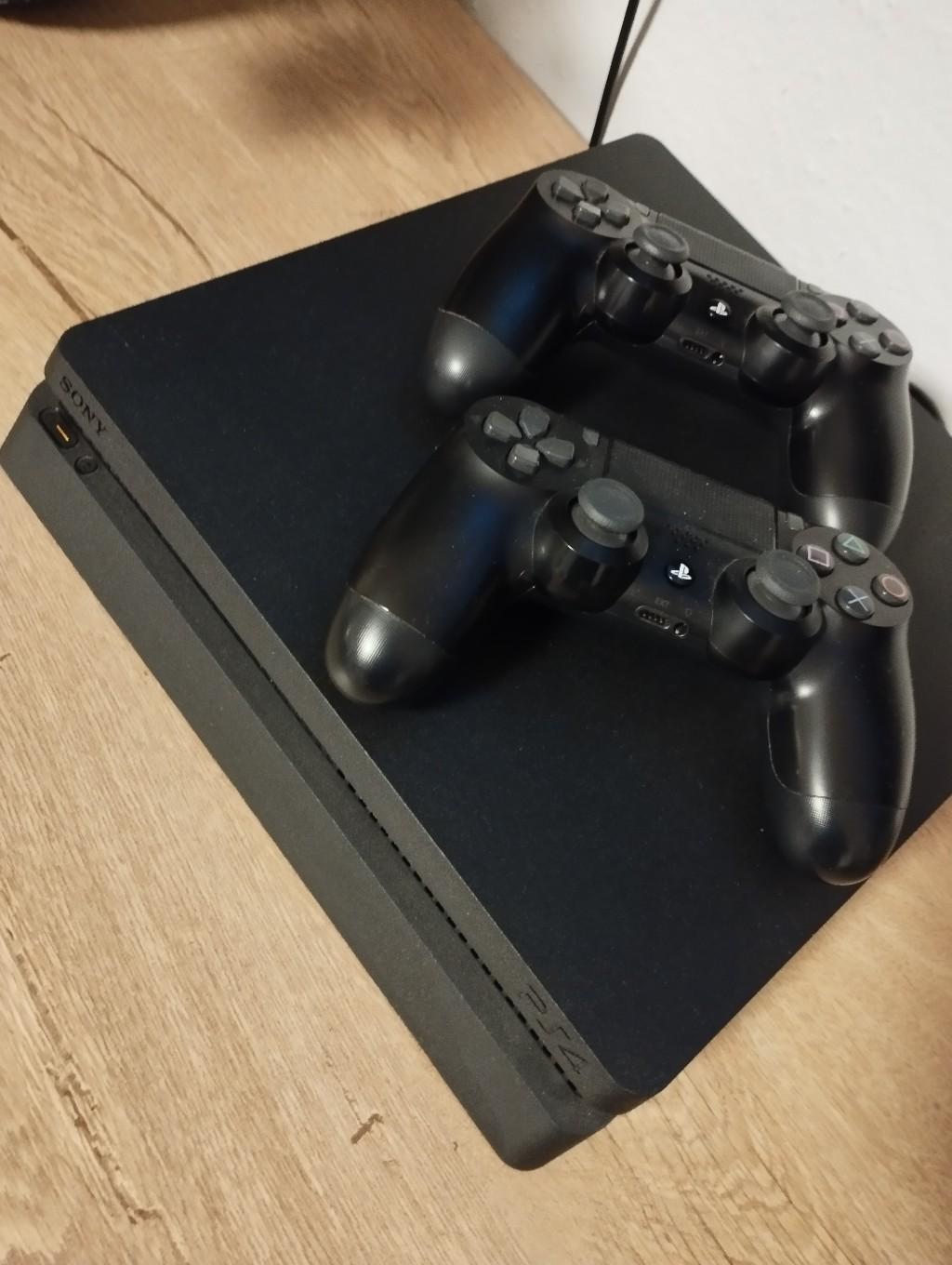 Playstation 4 +2 Controller + OVP in 4240 Freistadt für 220,00 € zum ...