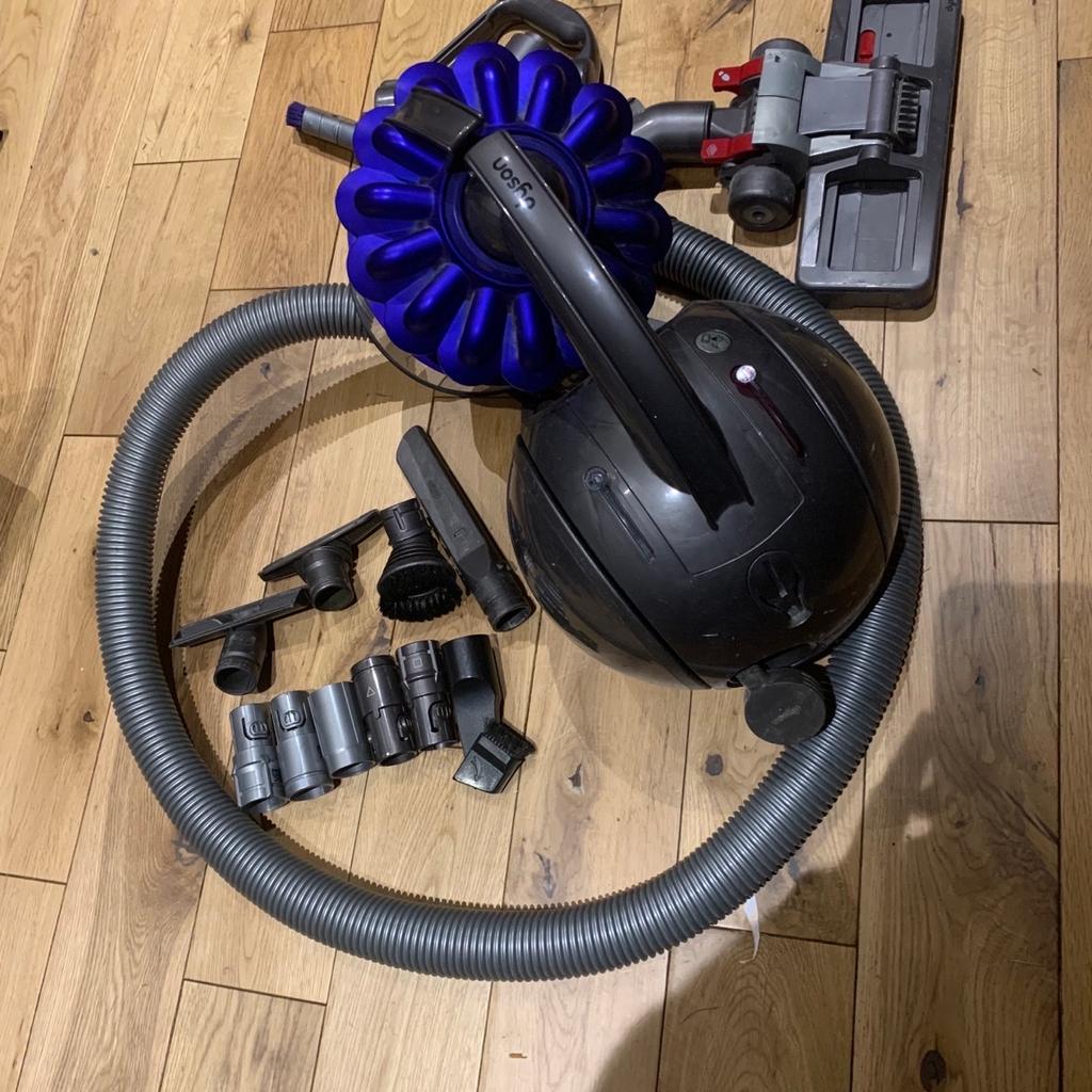 Dyson DC28 vacuum hoover cleaner in SM4 Merton for £45.00 for sale | Shpock