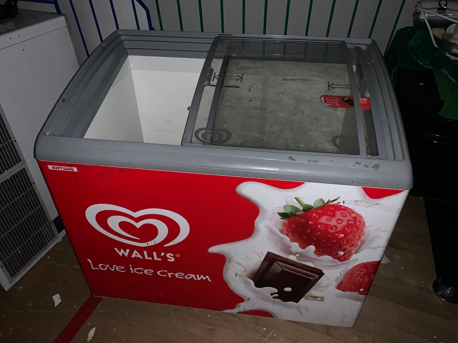 Small walls ice cream freezer in Doncaster für 135,00 £ zum Verkauf ...