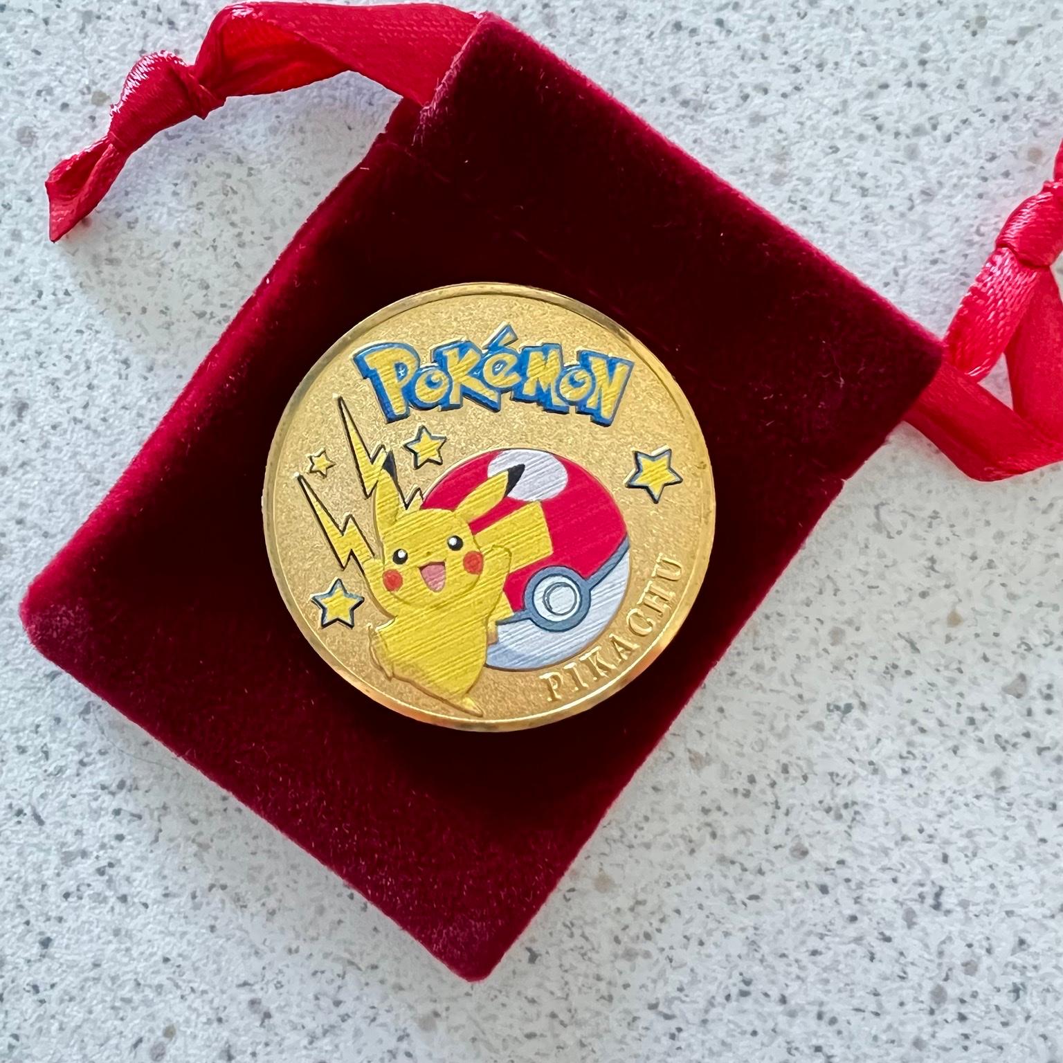 Pokemon Pikachu Gold Collectible Coin Card in OX26 1BT 查爾維區 für 11,00 ...