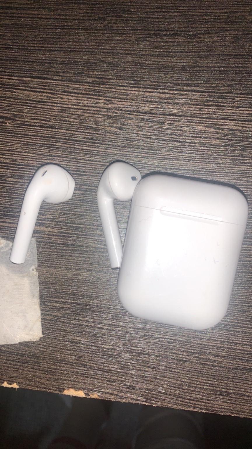 FAKE airpods in E6 London Borough of Newham für 5,00 £ zum Verkauf ...
