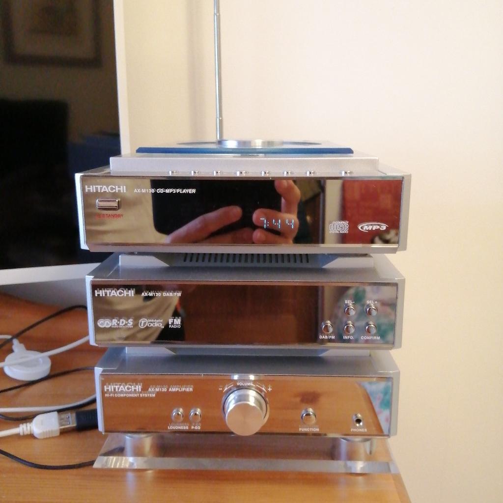 HITACHI AX-M130 CD-MP3 PLAYER. in KT1 Thames for £50.00 for sale | Shpock