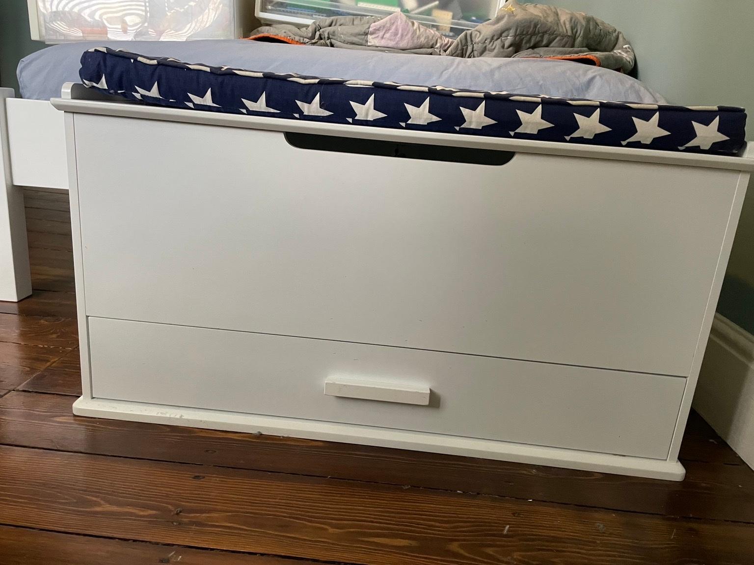 Toy box seat/storage chest with seat pad in M32 Trafford für 30,00 ...
