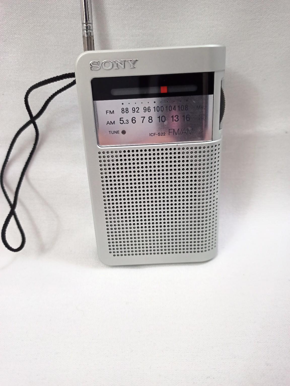 VINTAGE SONY ICF-S22 FM/AM PORTABLE RADIO. in B28 Birmingham für 15,00 ...