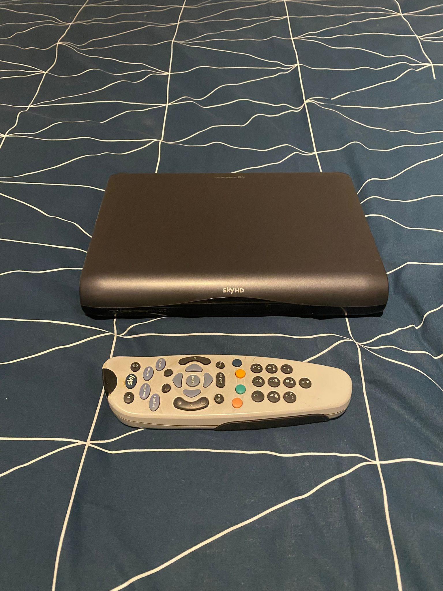 Sky HD Box and Remote Control in E6 London Borough of Newham für 10,00 ...