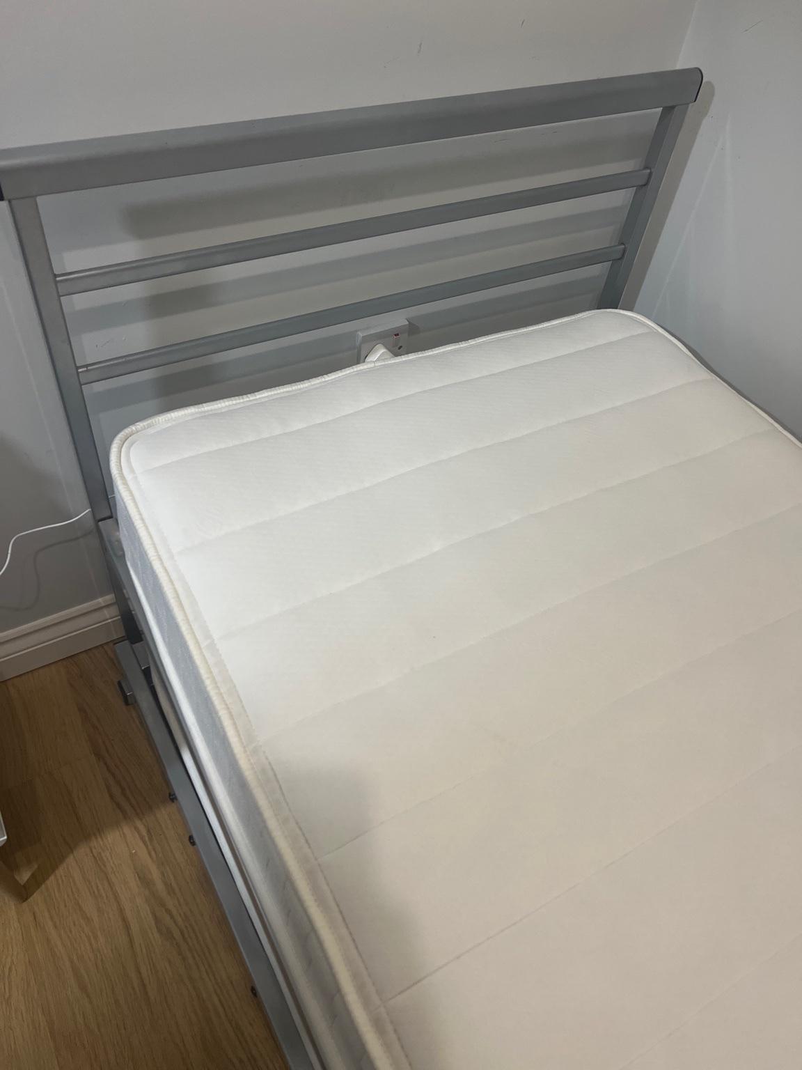 Matt Silver single bed with pull out bed in WV14 Wolverhampton für 40 ...