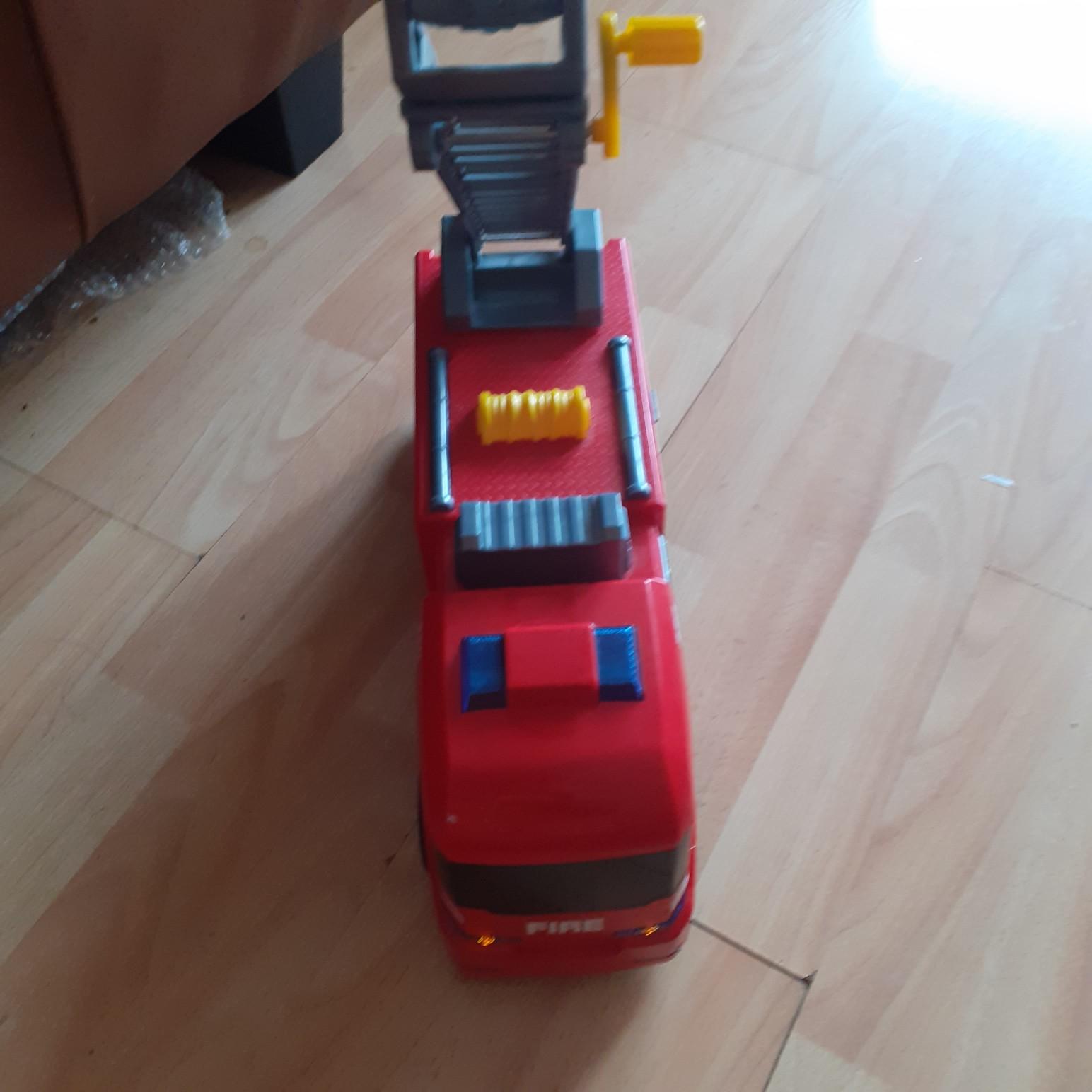 childrens large fire engine in N1 Islington für 10,00 £ zum Verkauf ...