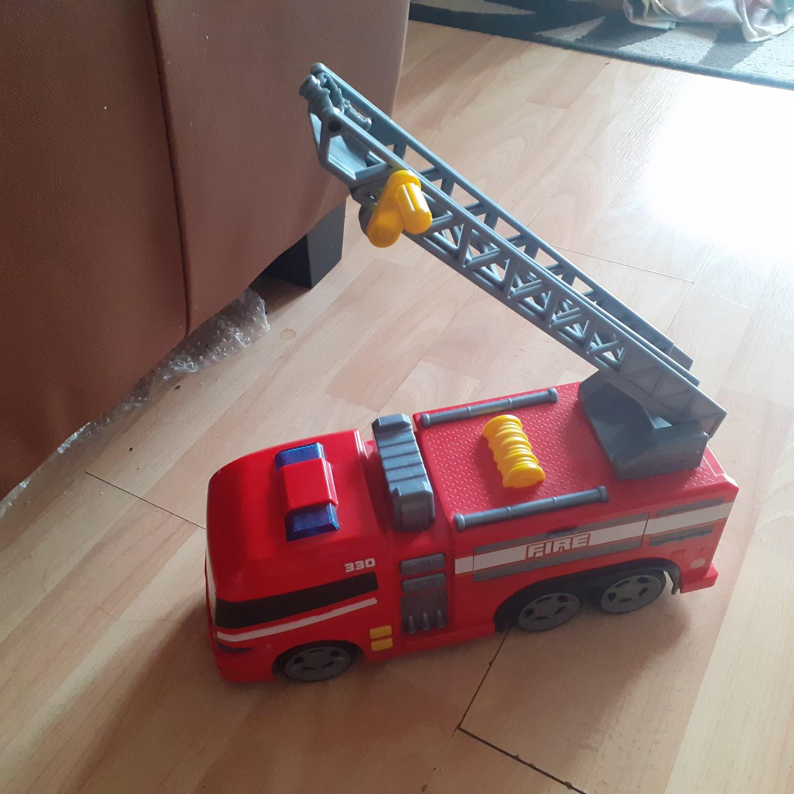 childrens large fire engine in N1 Islington für 10,00 £ zum Verkauf ...
