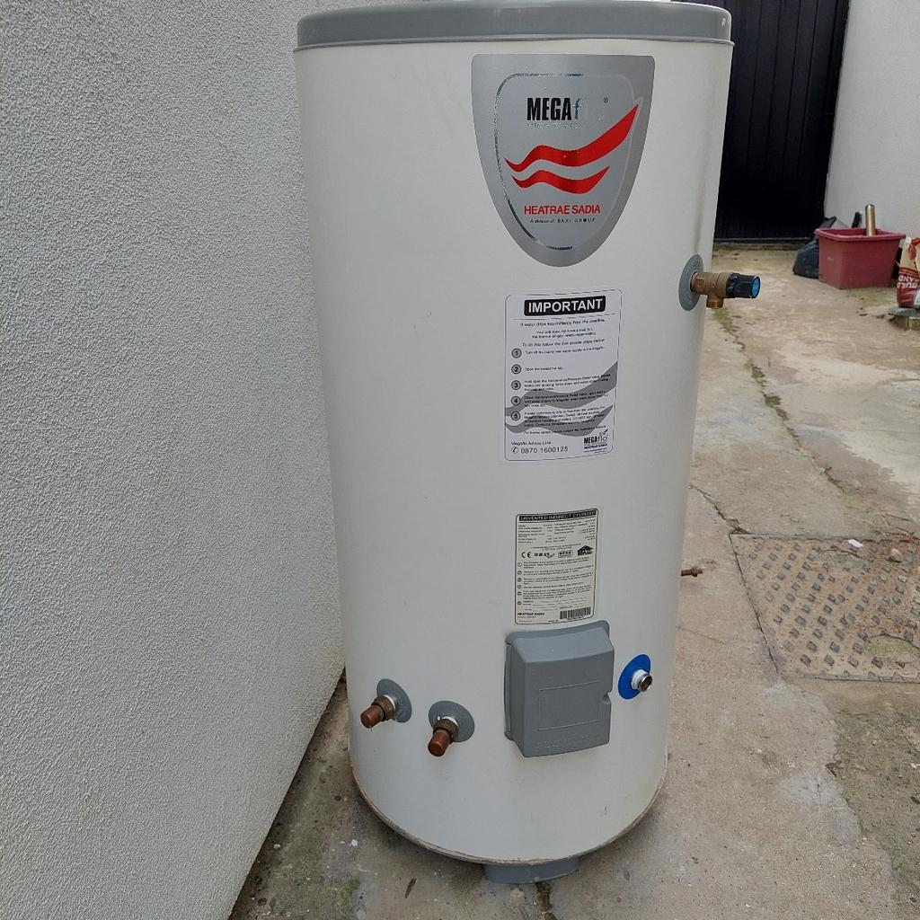 Megaflo unvented indirect water cylinder used in TW7 Hounslow für £ 55 ...