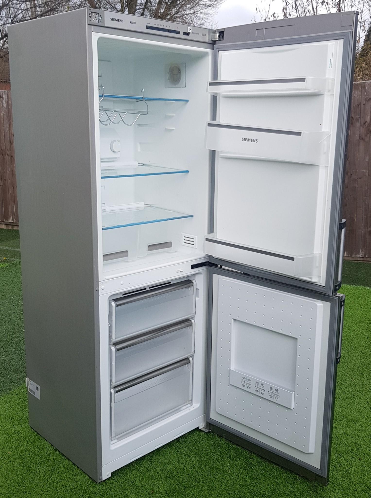 SIEMENS fridge freezer FROST FREE (stainless) in B70 Bromwich für 189 ...