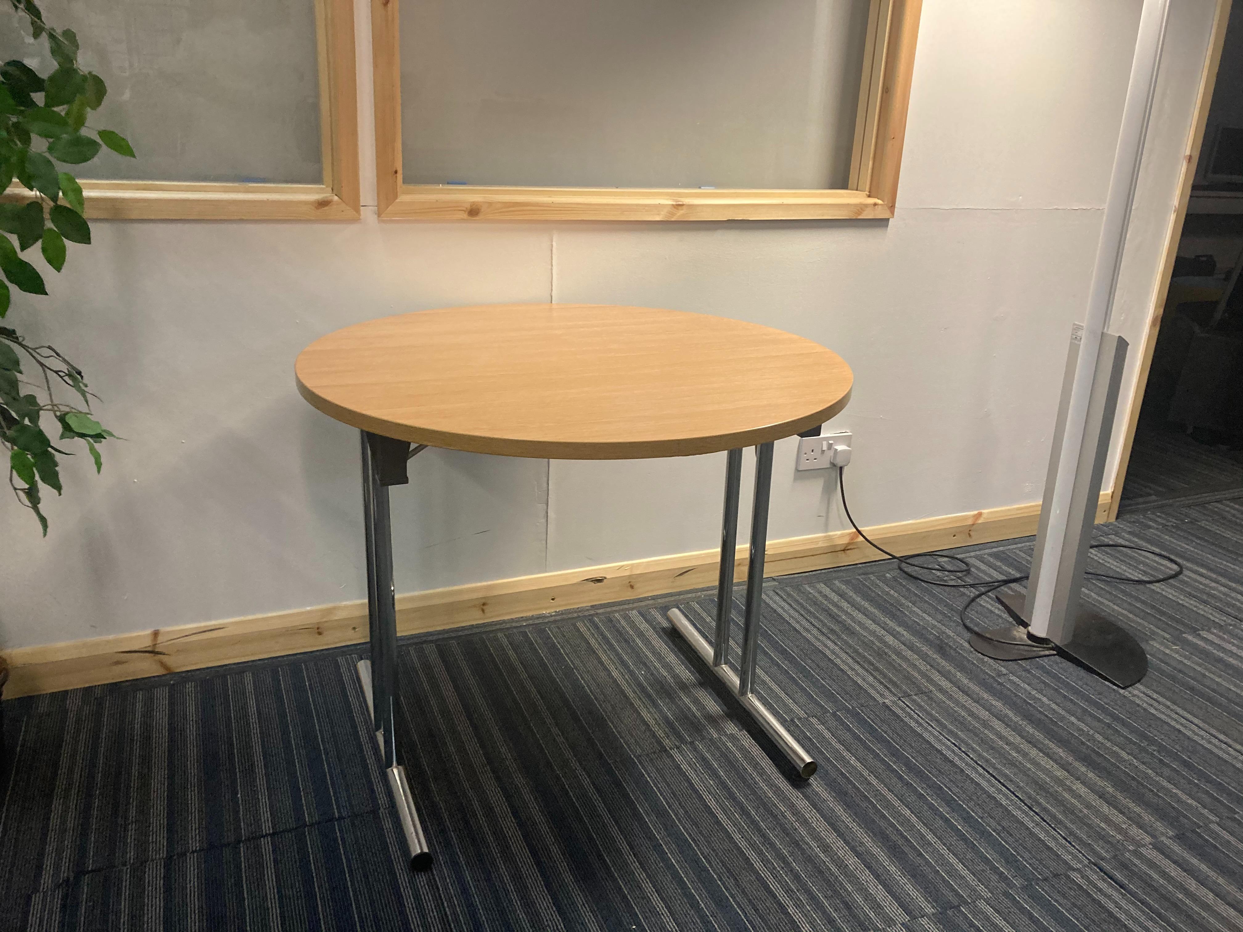 Foldable circle office/meeting table in CR0 London for £140.00 for sale ...