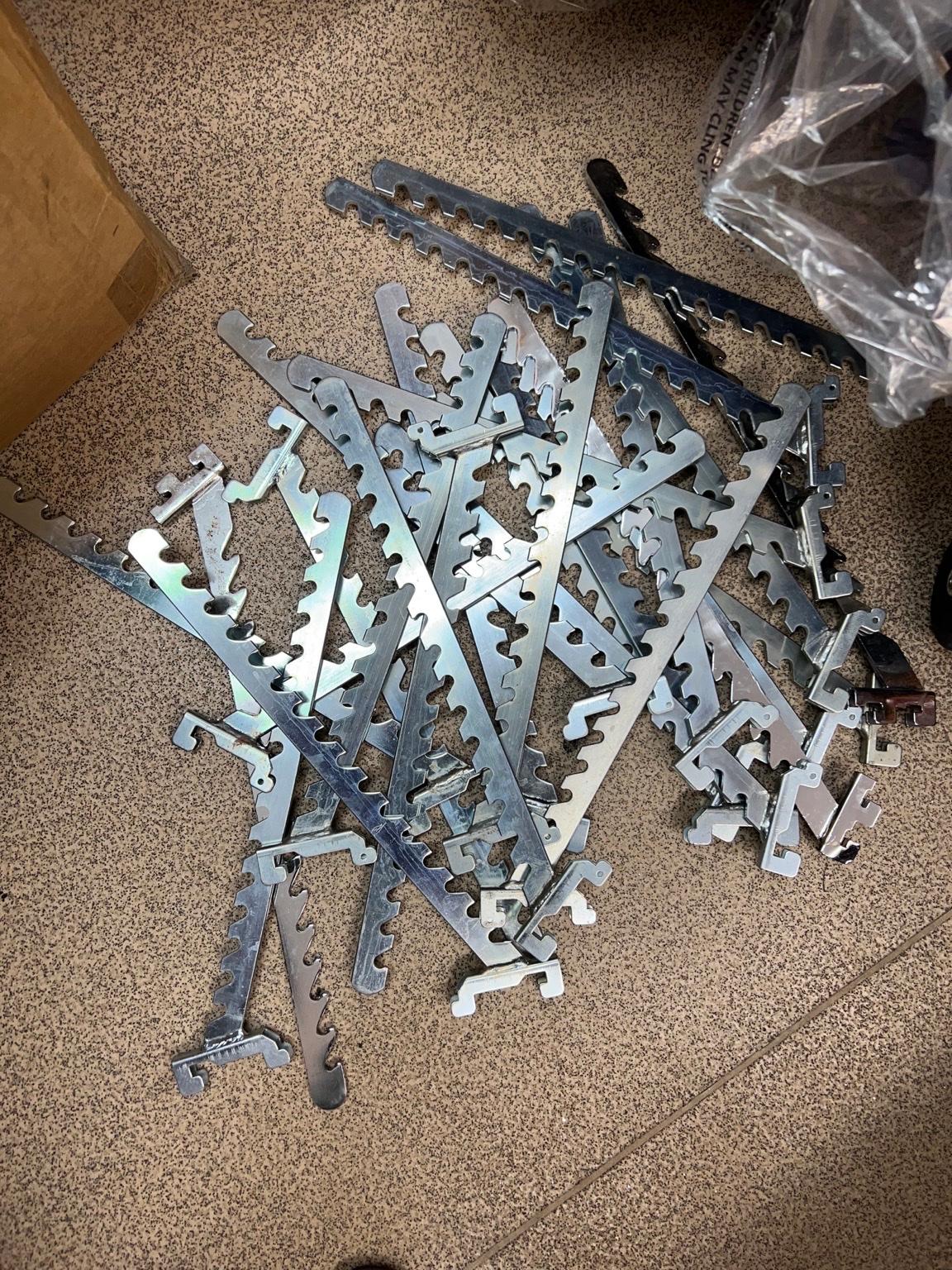 44 x clothing display bars for Shop in E1 London for £30.00 for sale ...