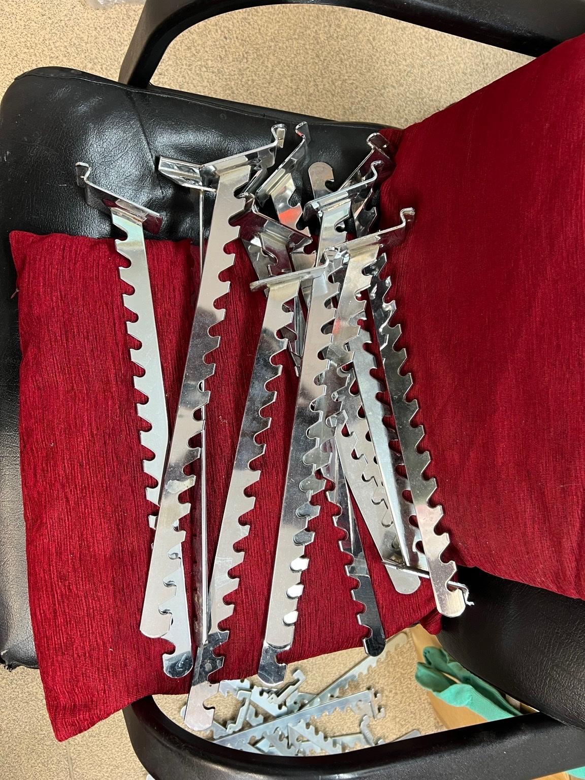 44 x clothing display bars for Shop in E1 London for £30.00 for sale ...