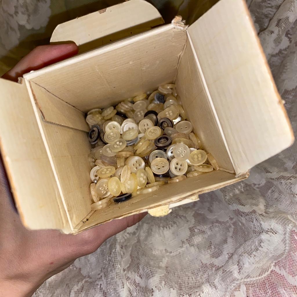 Vintage Avon box full of buttons and pins in BS7 Bristol für £ 123,00 ...