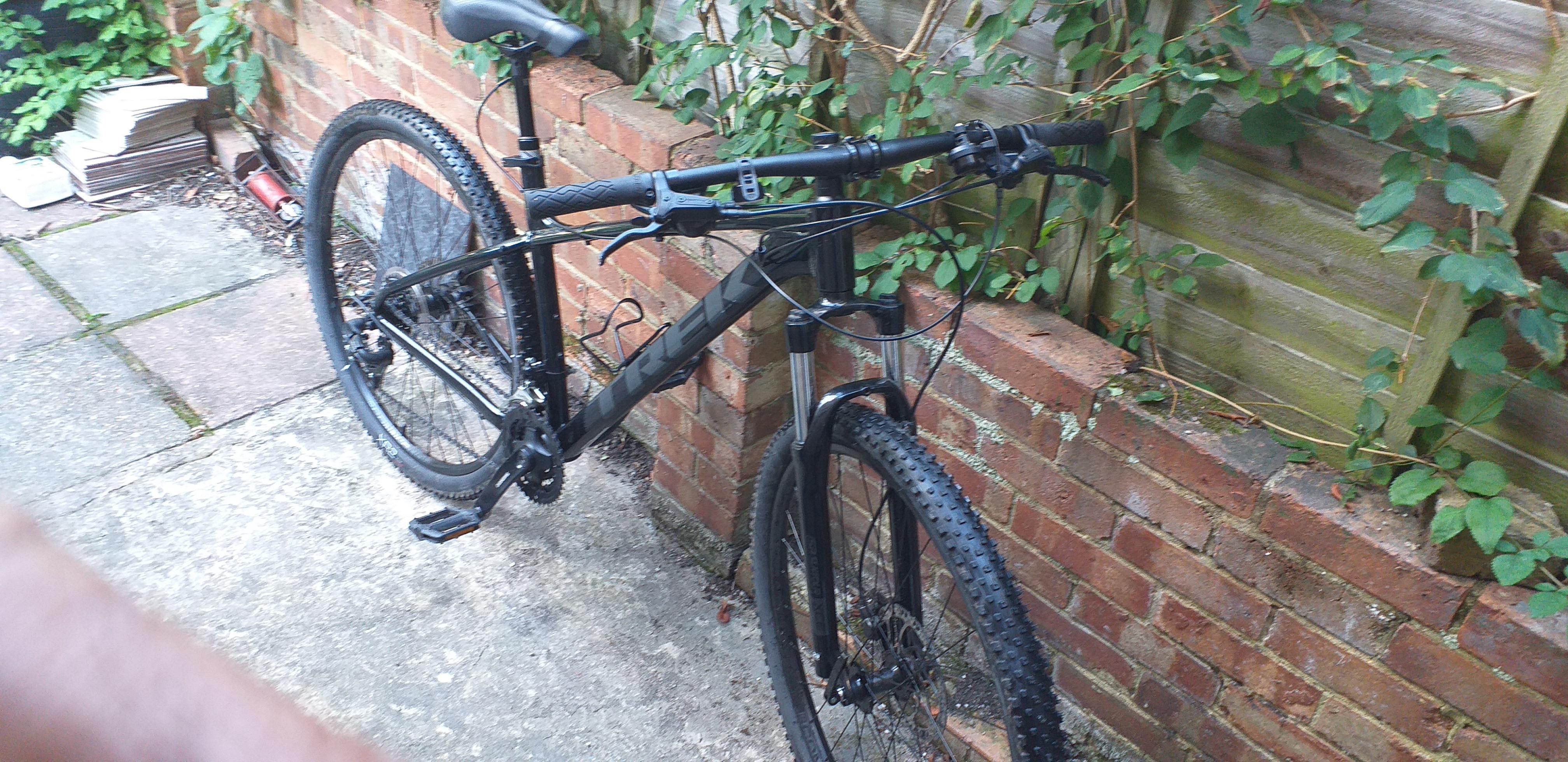 MOUNTAIN BIKE in SE25 London für 330,00 £ zum Verkauf | Shpock DE