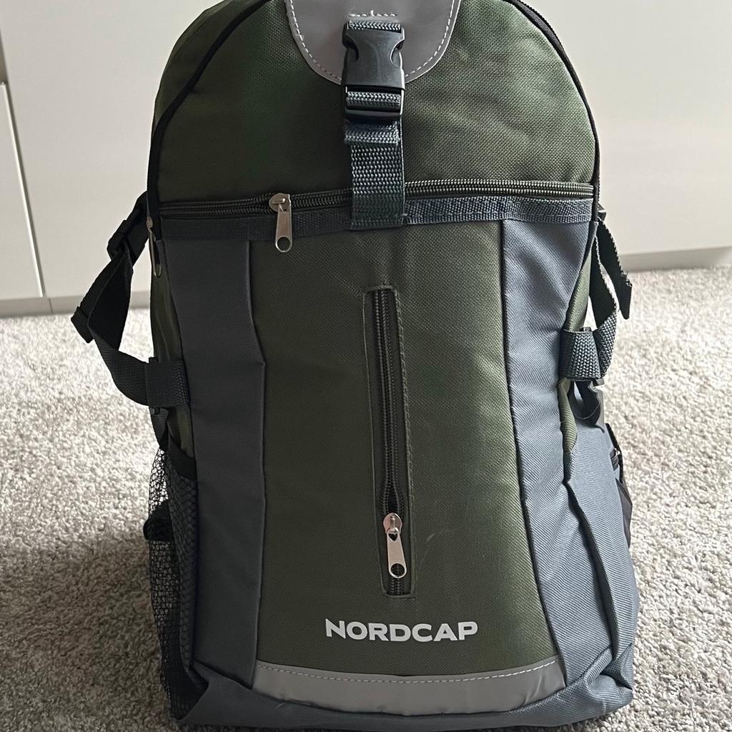 Neuer Rucksack mit Kühltasche, unisex in 12305 Berlin für € 35,00 zum ...