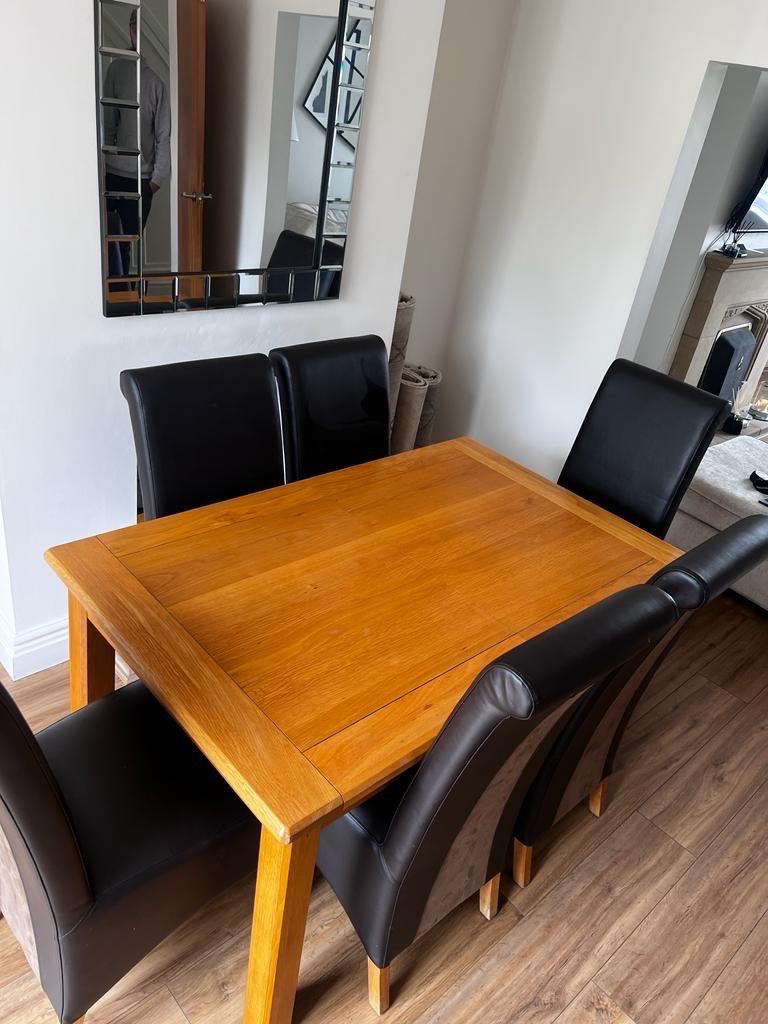 Next dining table and chairs in L30 Litherland für 250,00 £ zum Verkauf ...