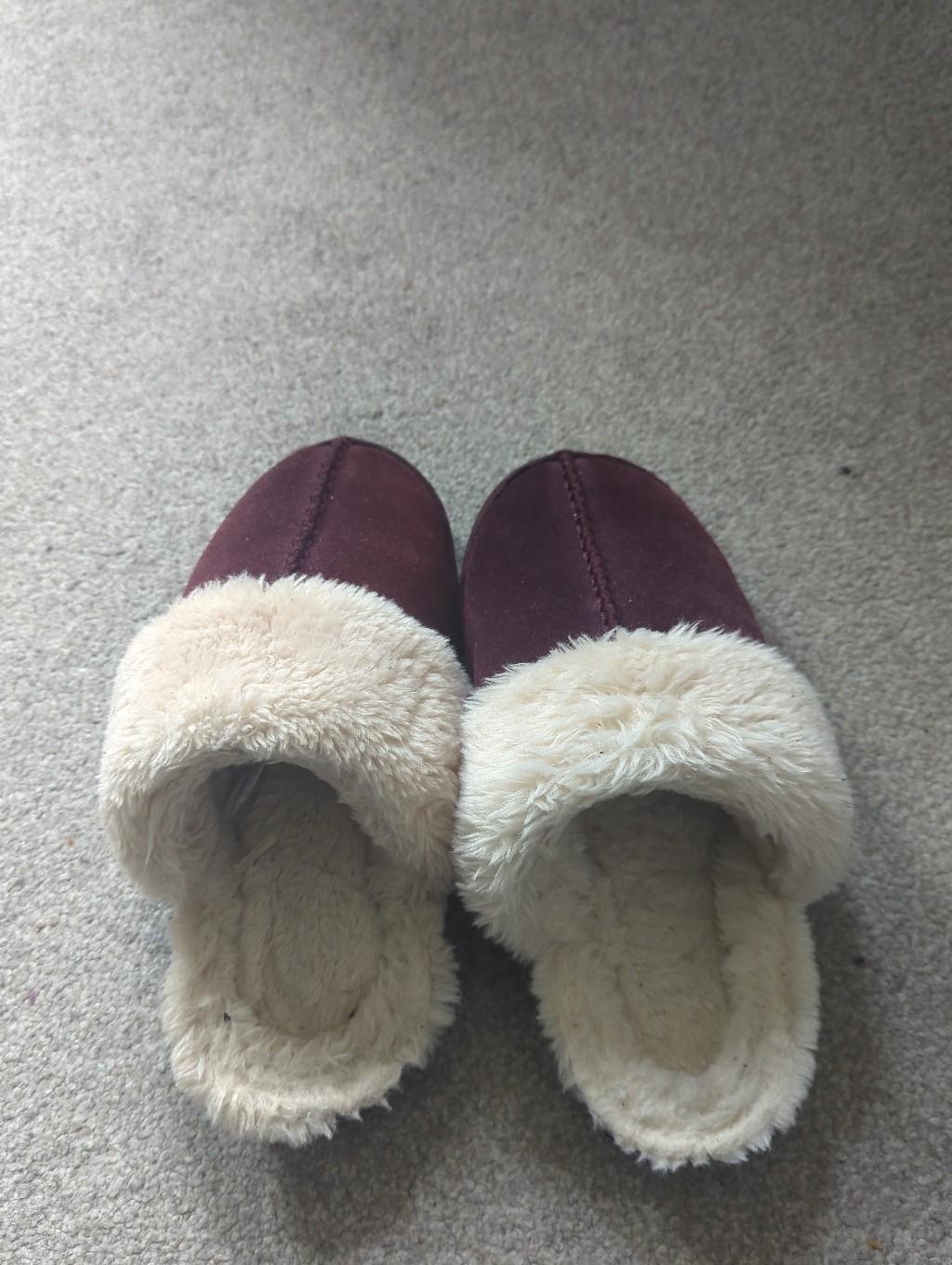Fluffy warm cosy slippers in SE1 London für 10,00 £ zum Verkauf | Shpock DE