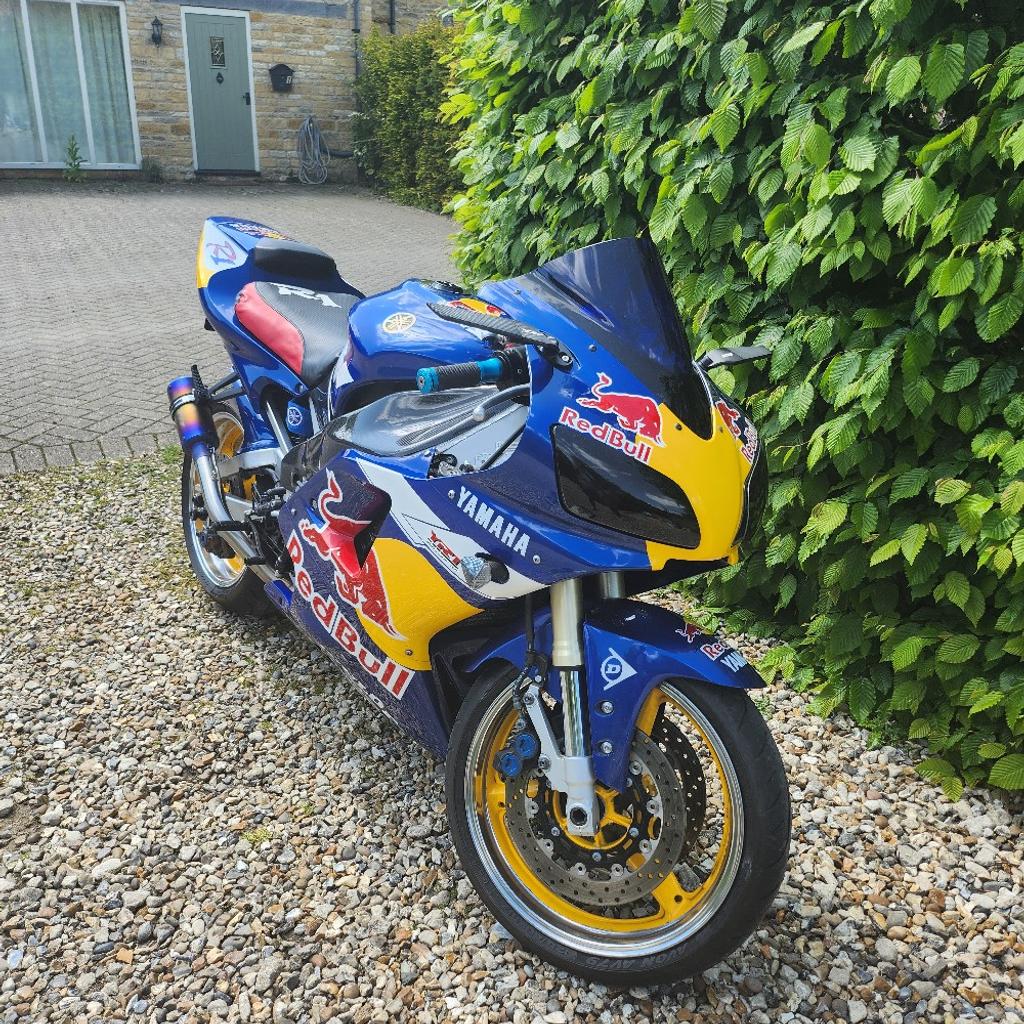 Yamaha R1 red bull in GL54 District für £ 4.995,00 zum Verkauf | Shpock AT