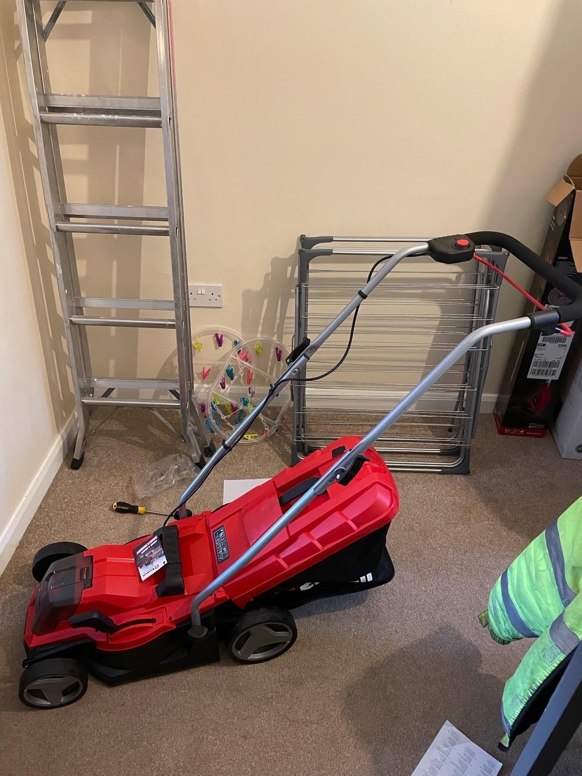 Battery lawn mower 2 battery’s & Strimmer in DA1 London für 160,00 ...