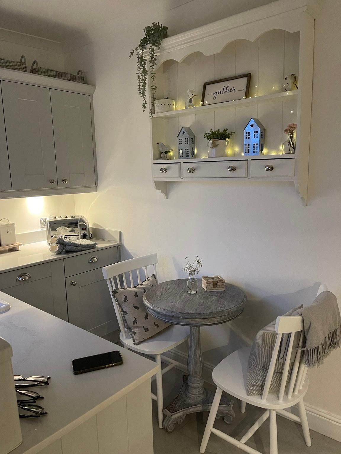Small limewashed table in SE9 London für 110,00 £ zum Verkauf | Shpock DE