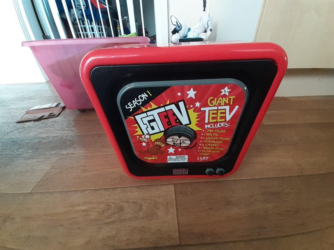 fgteev tv box and figures in M28 Salford für 12,00 £ zum Verkauf ...