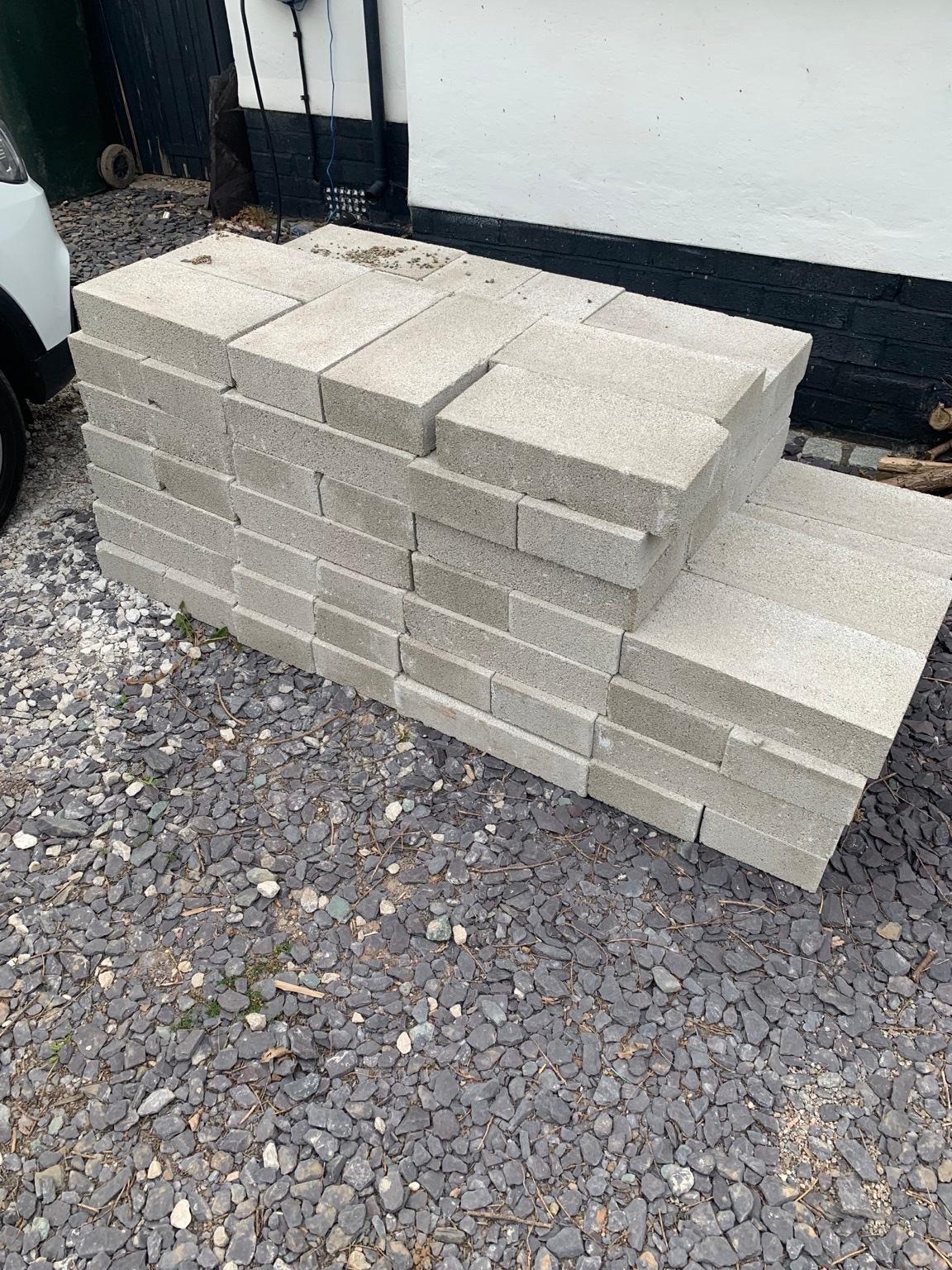 Concrete Blocks in CH66 Port für 40,00 £ zum Verkauf | Shpock DE