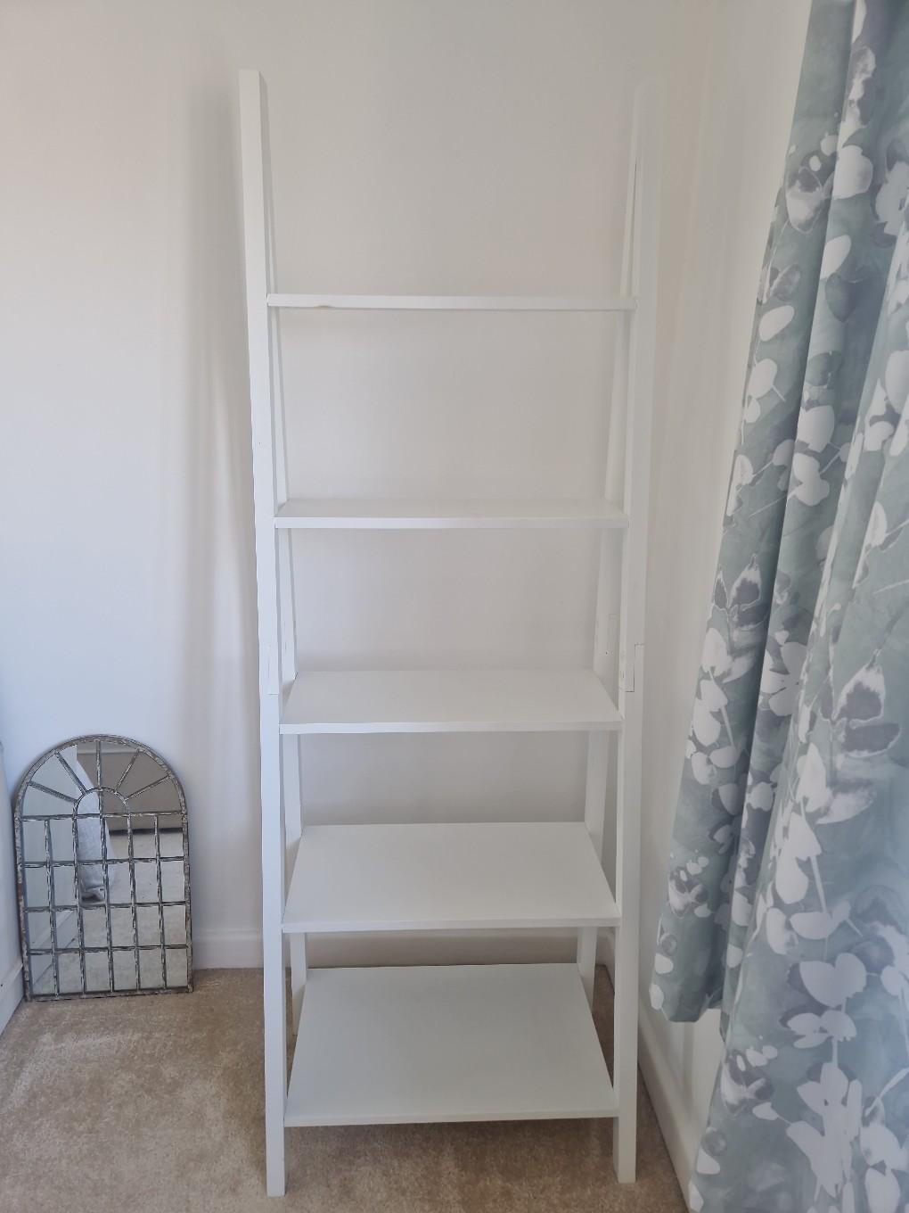white ladder shelving unit or bookcase in CH5 4HW Connah's Quay für £ ...