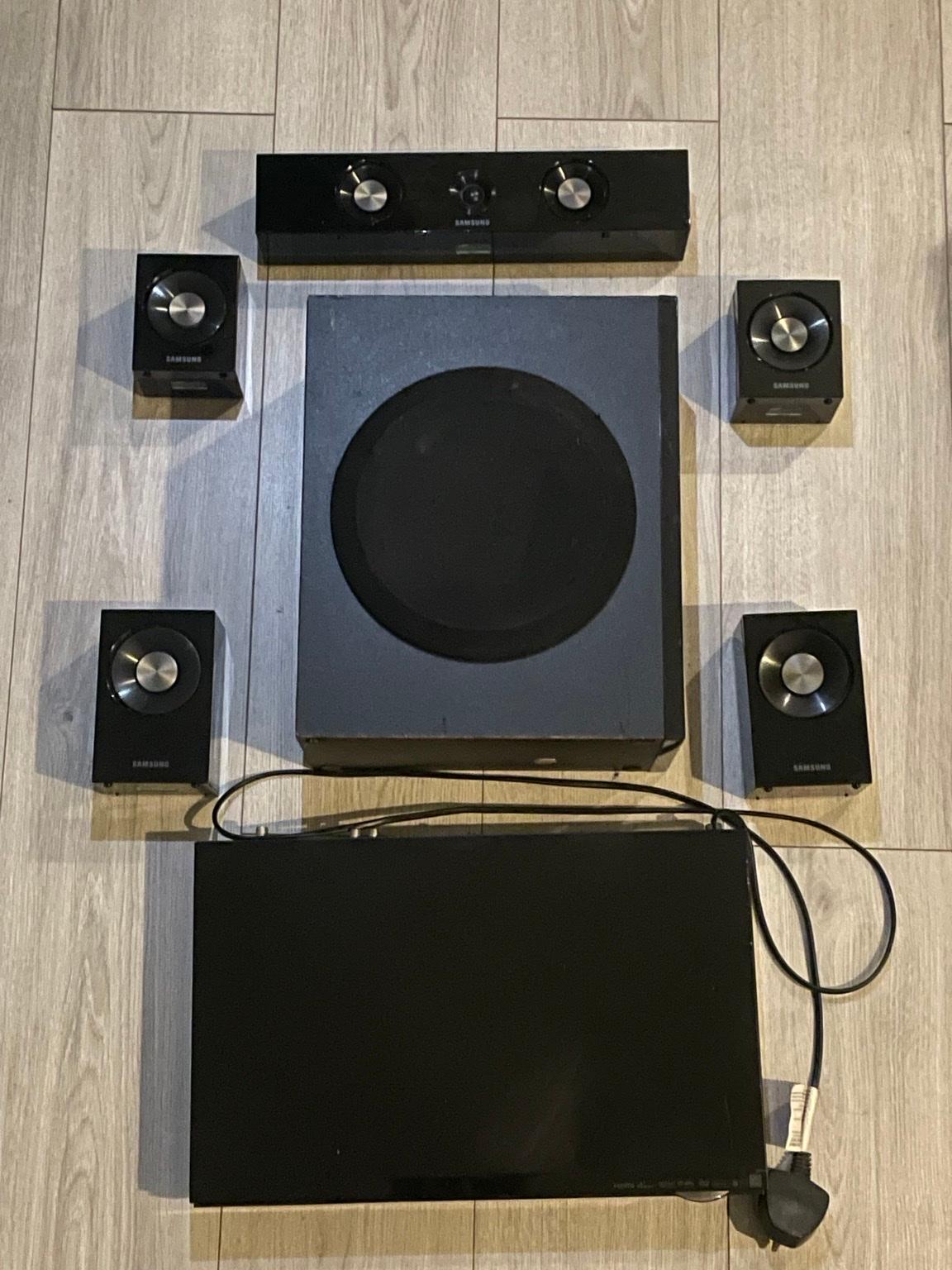 Samsung home cinema system (speaker set) in BD5 Bradford für 30,00 ...