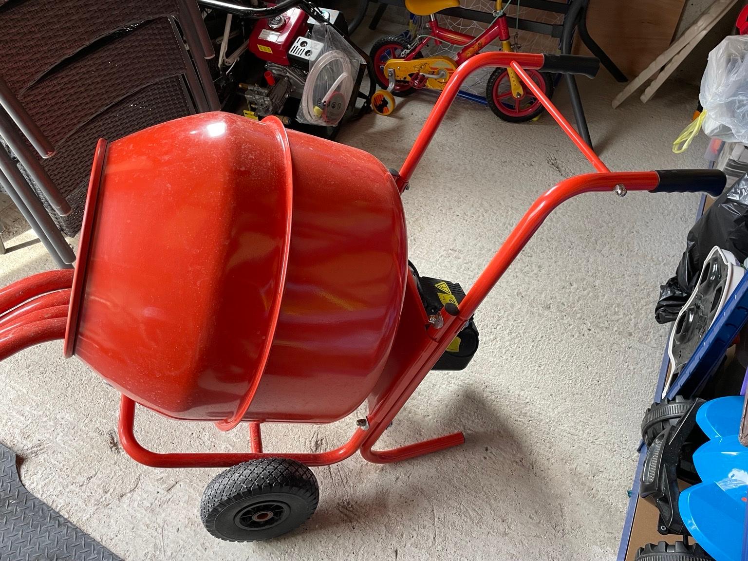 Cement Mixer 370W Uk 3 pin plug in DA16 London für 220,00 £ zum Verkauf ...