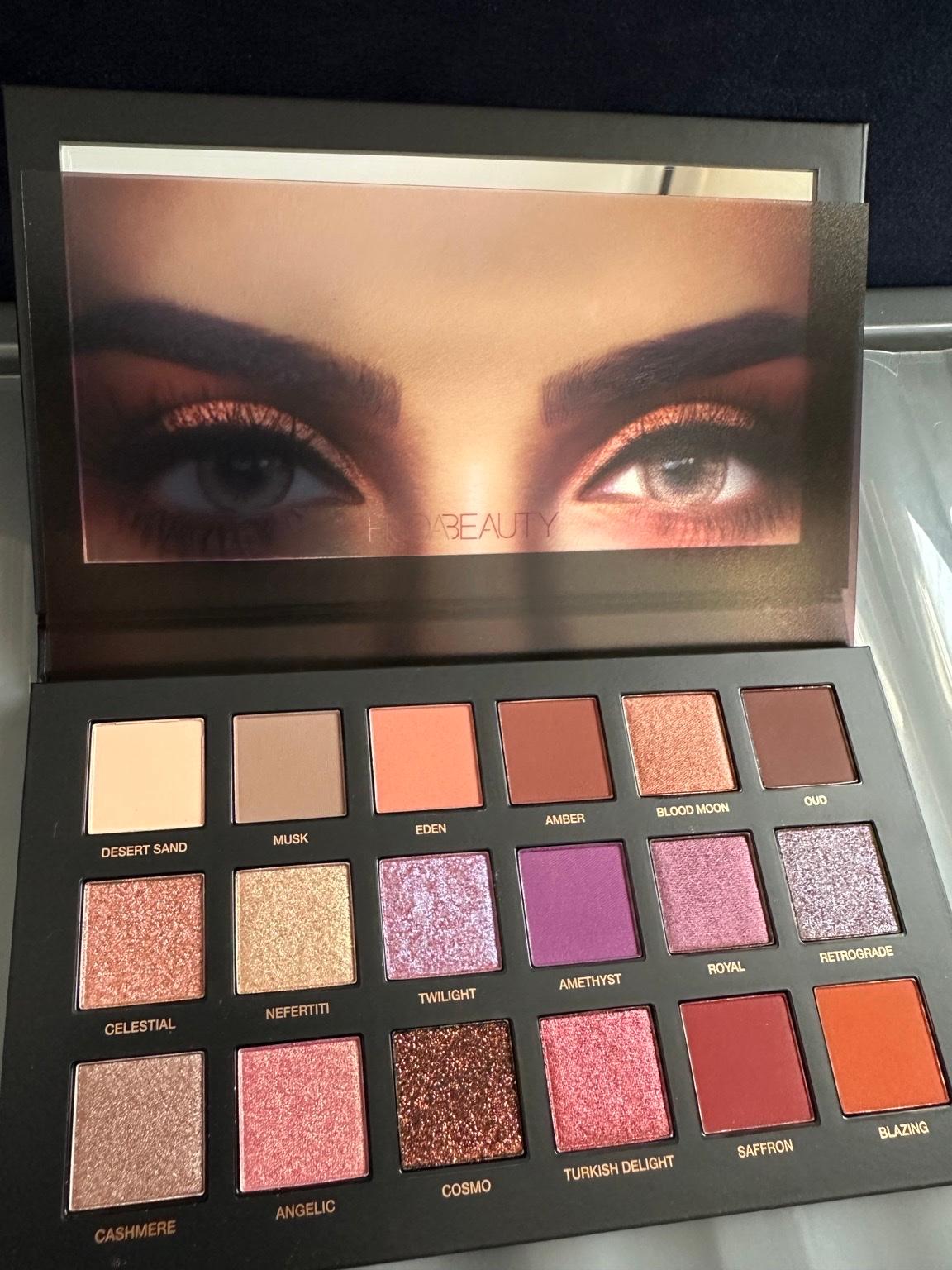 Huda beauty eyeshadow in RM8 London für 35,00 £ zum Verkauf | Shpock DE