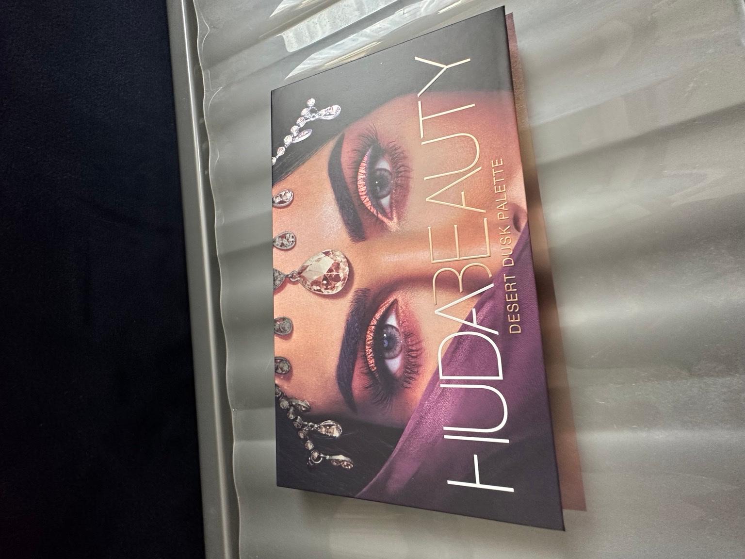 Huda beauty eyeshadow in RM8 London für 35,00 £ zum Verkauf | Shpock DE
