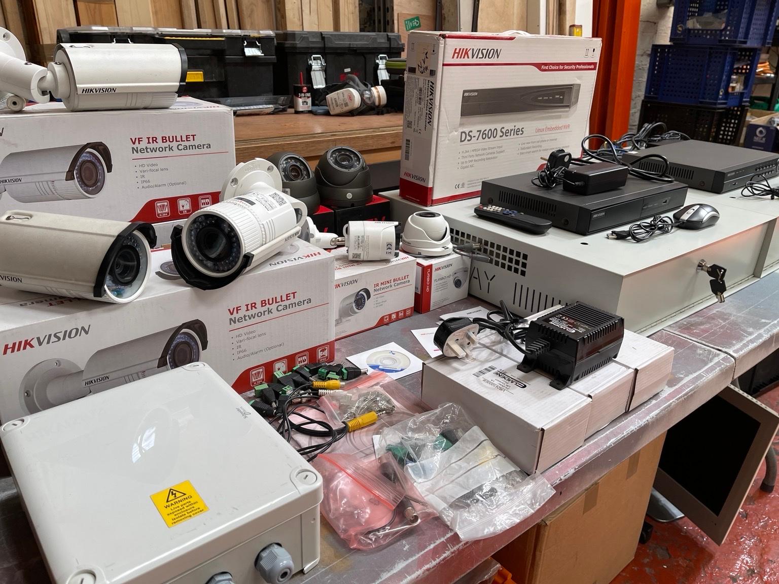 CCTV 2 x Systems CCTV camera x 7 RRP £2000+ in WF2 Wakefield für 380,00 ...