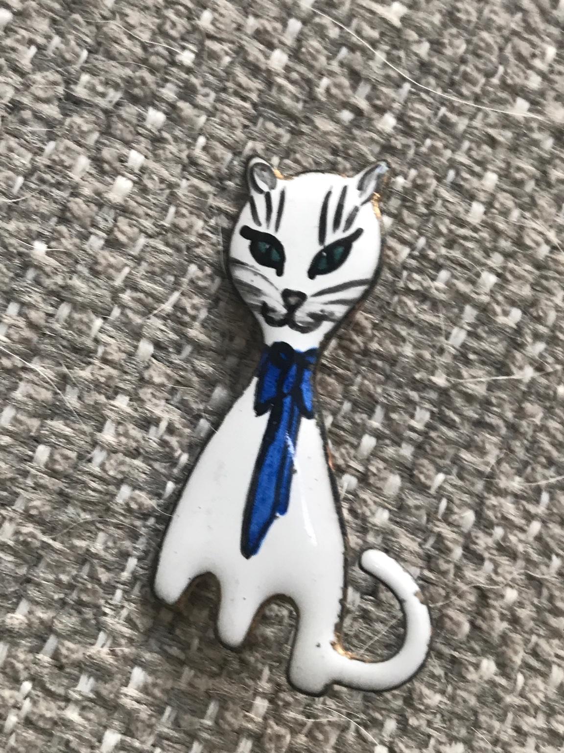 Vintage enamel brooch in BN2 Brighton für 3,00 £ zum Verkauf | Shpock DE